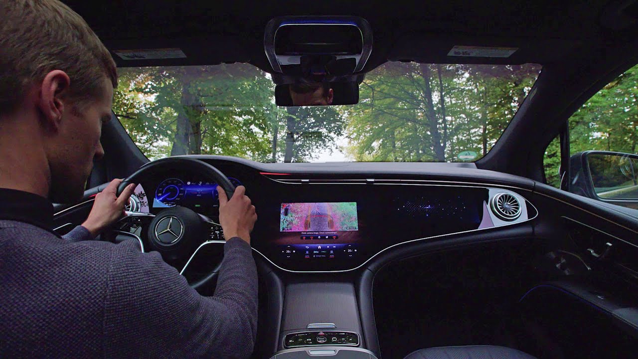 Mercedes-Benz EQS SUV Transparent Bonnet - YouTube