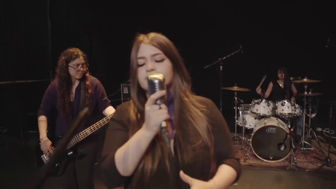 "Edge of a broken heart" - Vixen (cover) // Cynthia Jeanette - YouTube