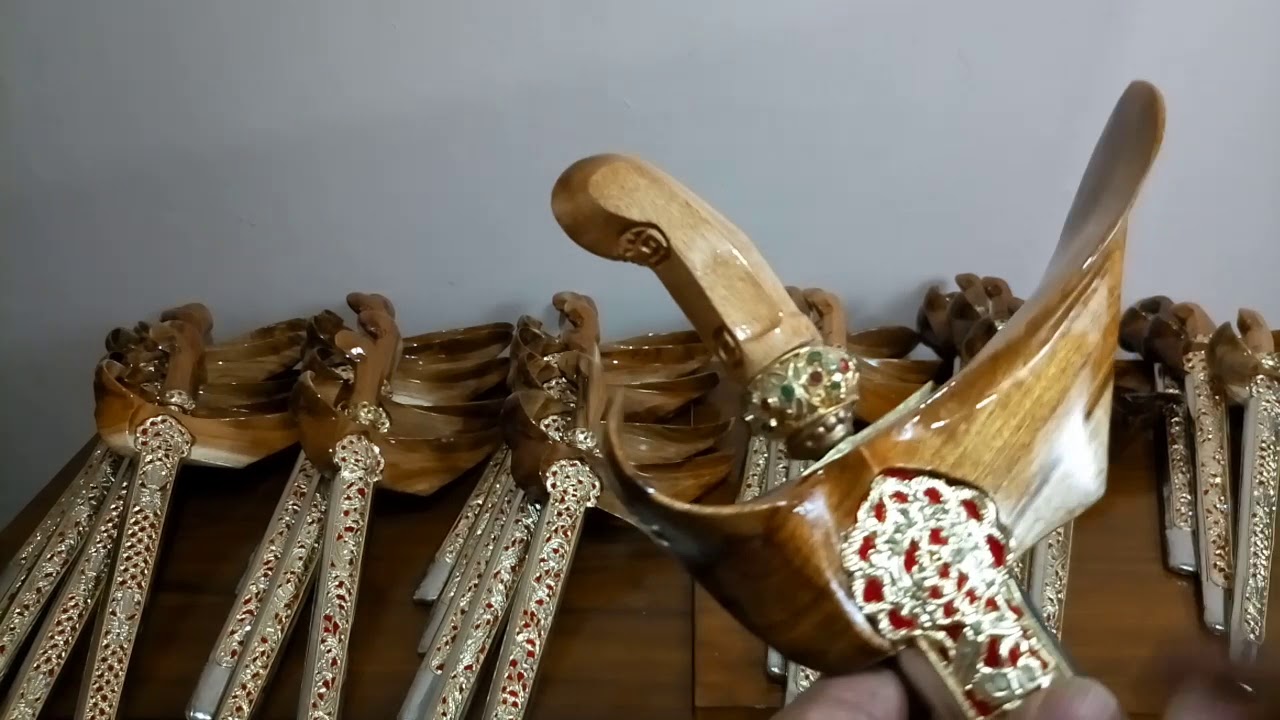 perbedaan keris ladrang solo dan branggah jogja - YouTube