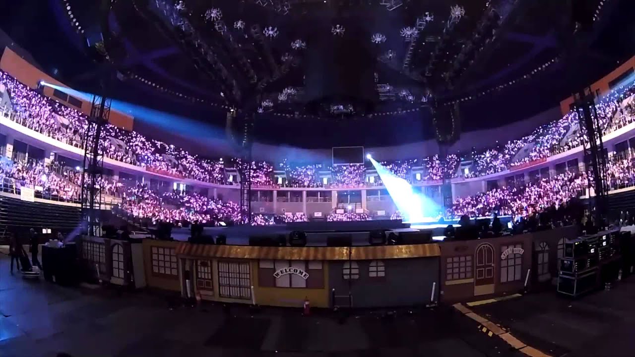 Fish Leong Qingdao Concert - YouTube