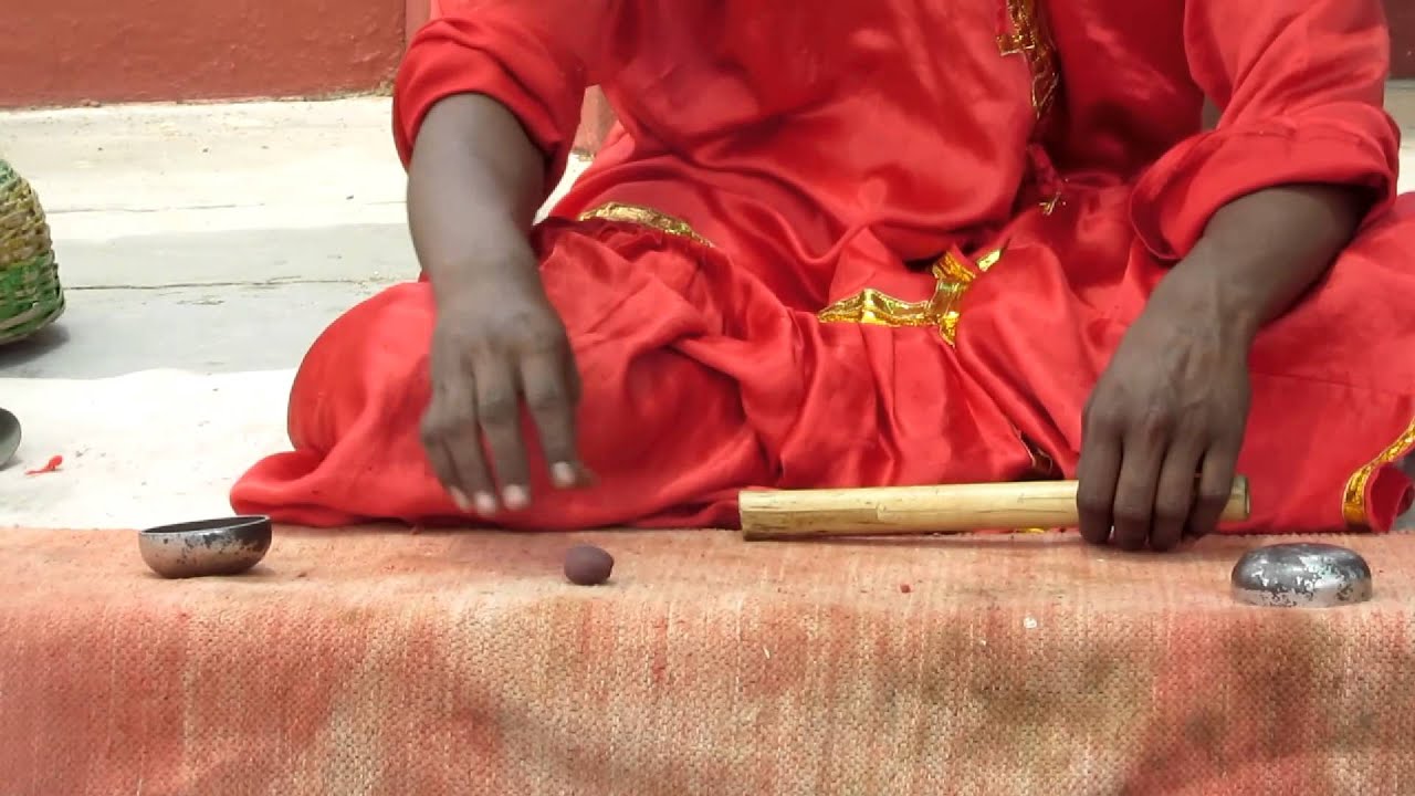 Amazing Quick Street Magic In India - YouTube