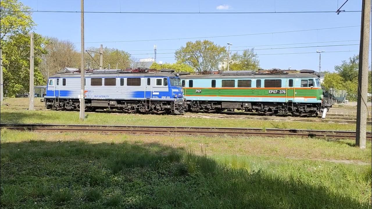 EP07-513 EP07-376 (PKP INTERCITY) - pojazdy oczekują zatrudnienia - YouTube