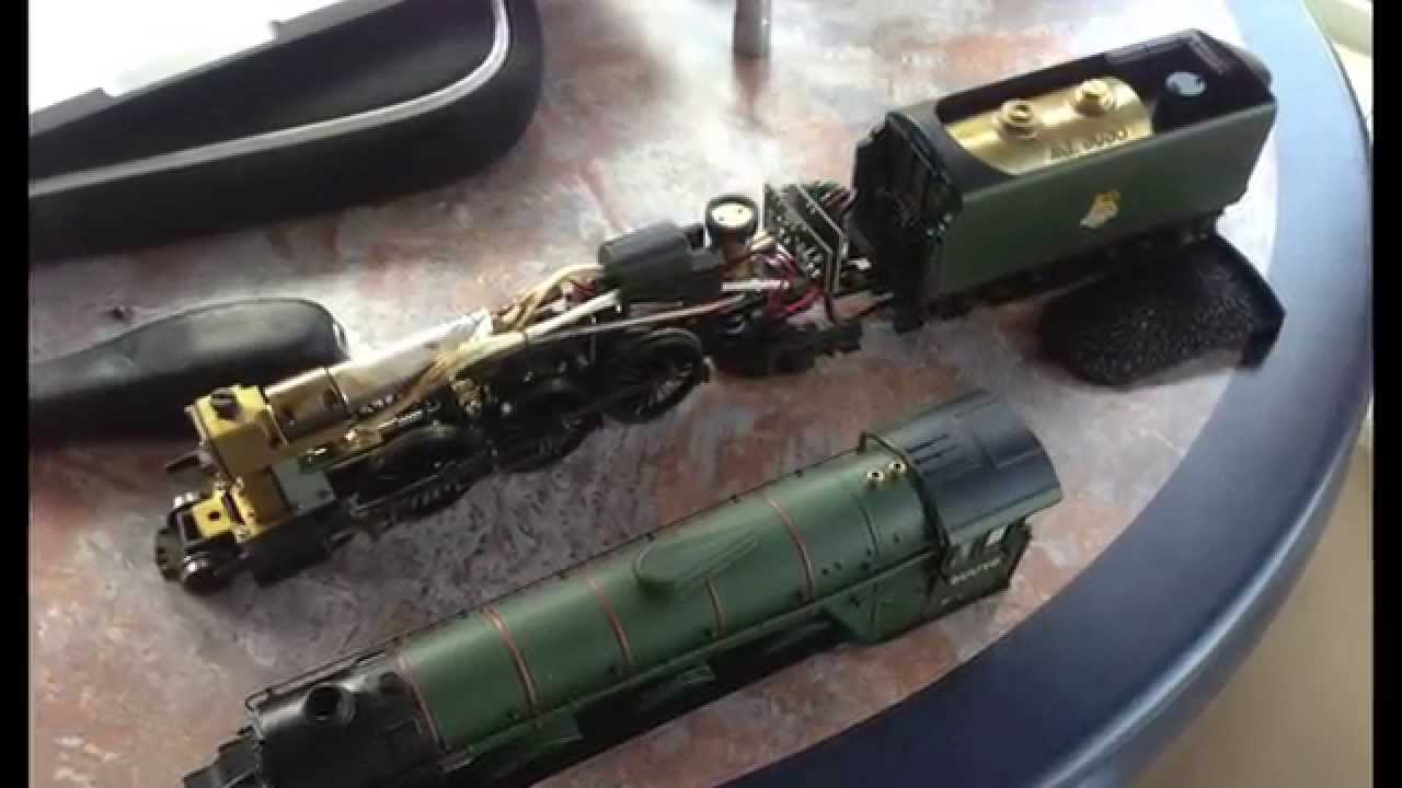 Hornby R2492 Live Steam A3 Papyrus BR Green First Run - YouTube