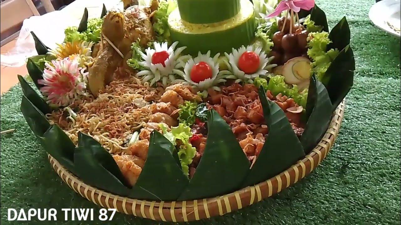 cara mudah membuat tumpeng ultah, lipatan daun dasaran tumpeng sampai jadi #tumpeng @dapurtiwi87 ...