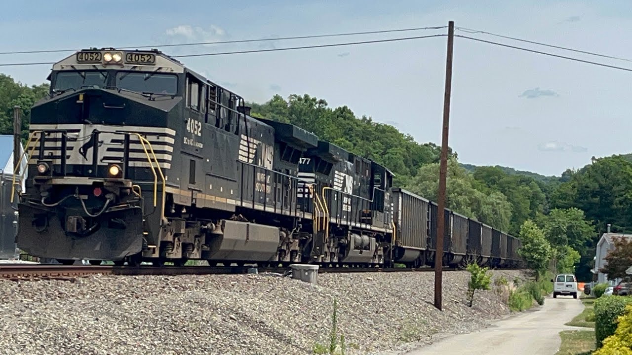 NS 4052 leads 861 with a Beautiful K5LA Raised Letter - YouTube