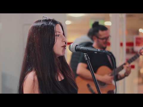 Erinç -  Sokak Konseri ( @MirayAydinn  - Köprüaltı )