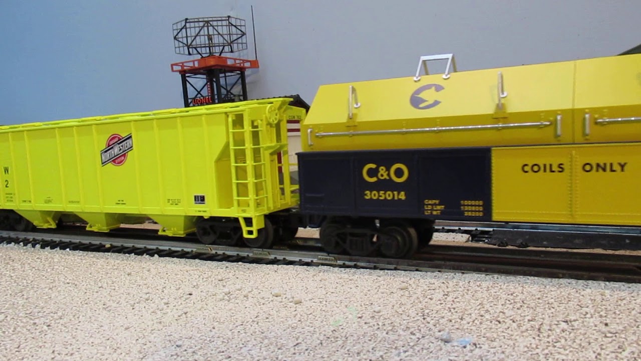 O scale GTW SD38 diesel tows ICG, C&O, CGW 3-bay hoppers, BN box car in ...