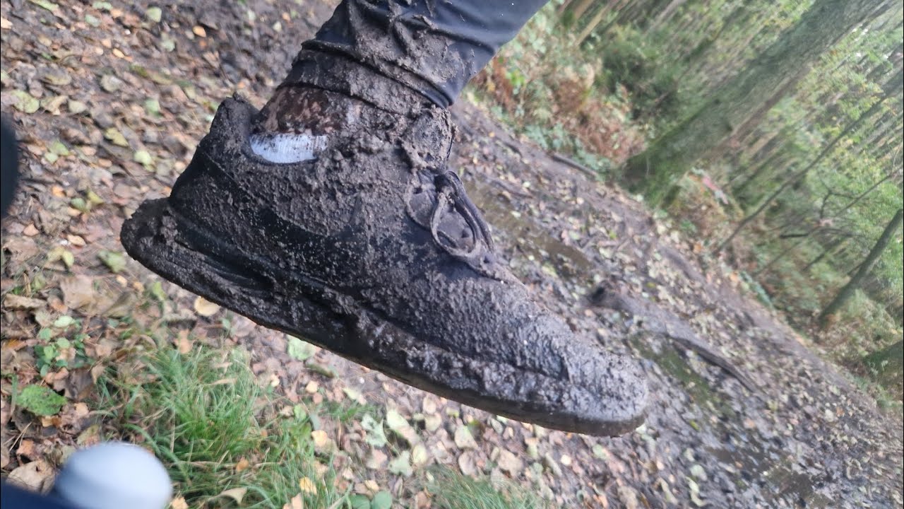 Without Shoes in Mud. Muddy White socks// Ohne Schuhe im Matsch ...