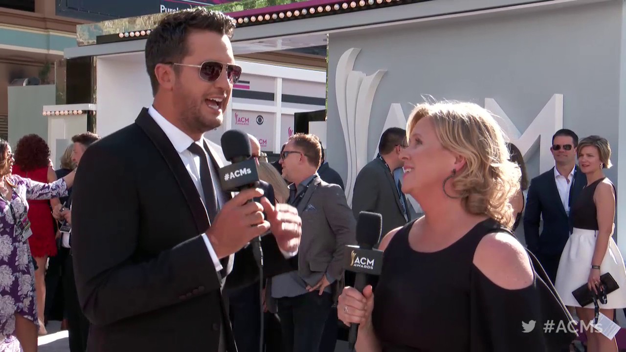 2017 ACM Awards: Luke Bryan Red Carpet Interview - YouTube