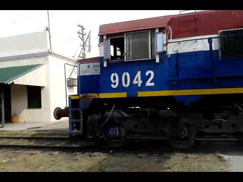 Tren cargado de NCA con la EMD GT-22CW 9042 - YouTube