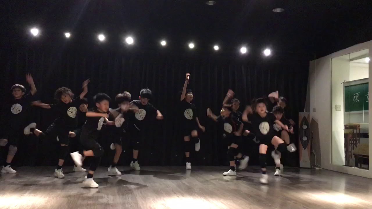 JR dance 180621-5 - YouTube