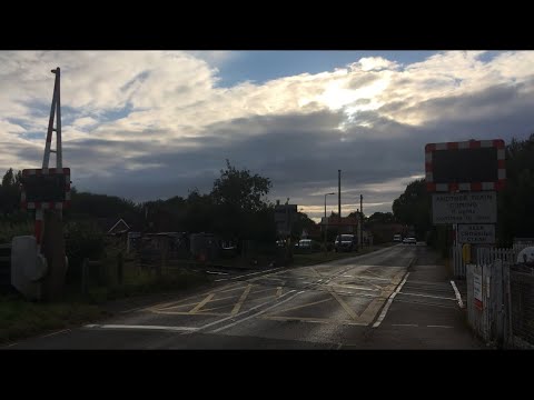 Collingham Station Level Crossing|Nottinghamshire|14/08/24 - YouTube
