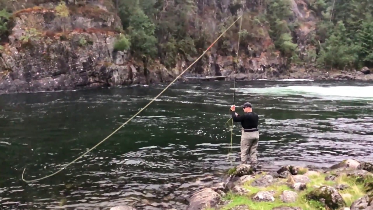 Non-dominant hand Snake Roll cast (slow motion) - YouTube