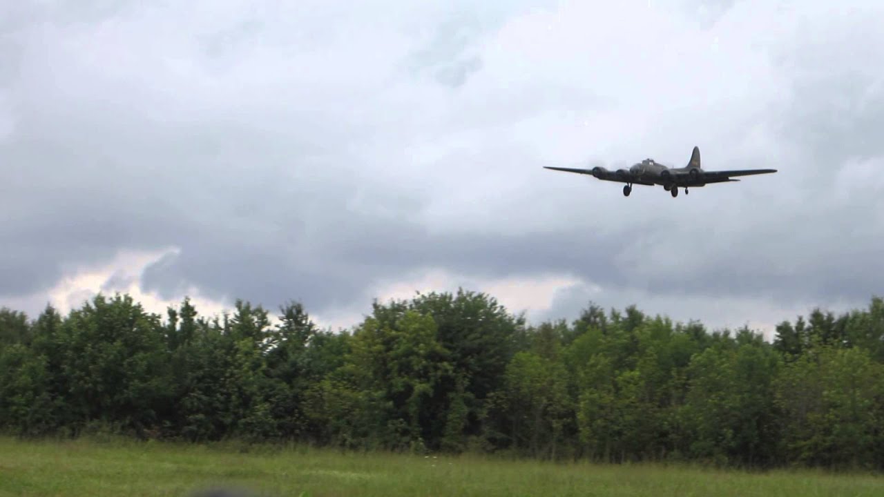 Memphis Belle B-17 landing at PNE airport in Northeast Philadelphia ...