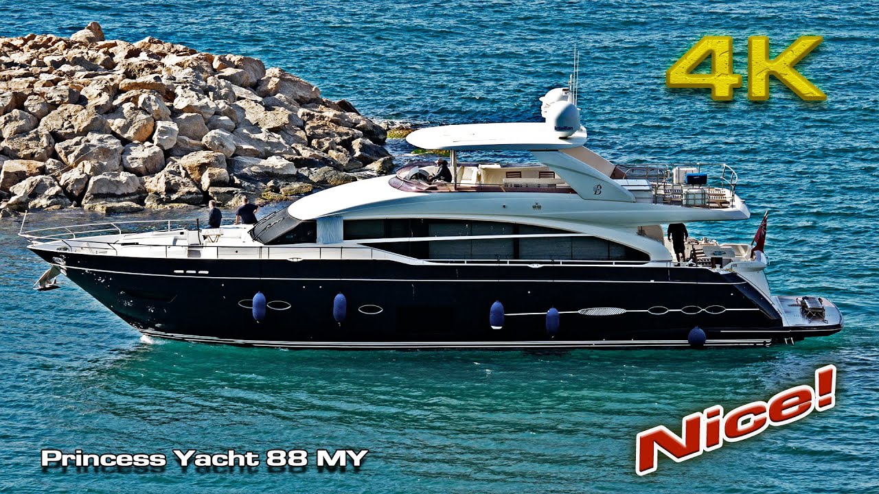 Princess Yacht 88 MY Docking - YouTube