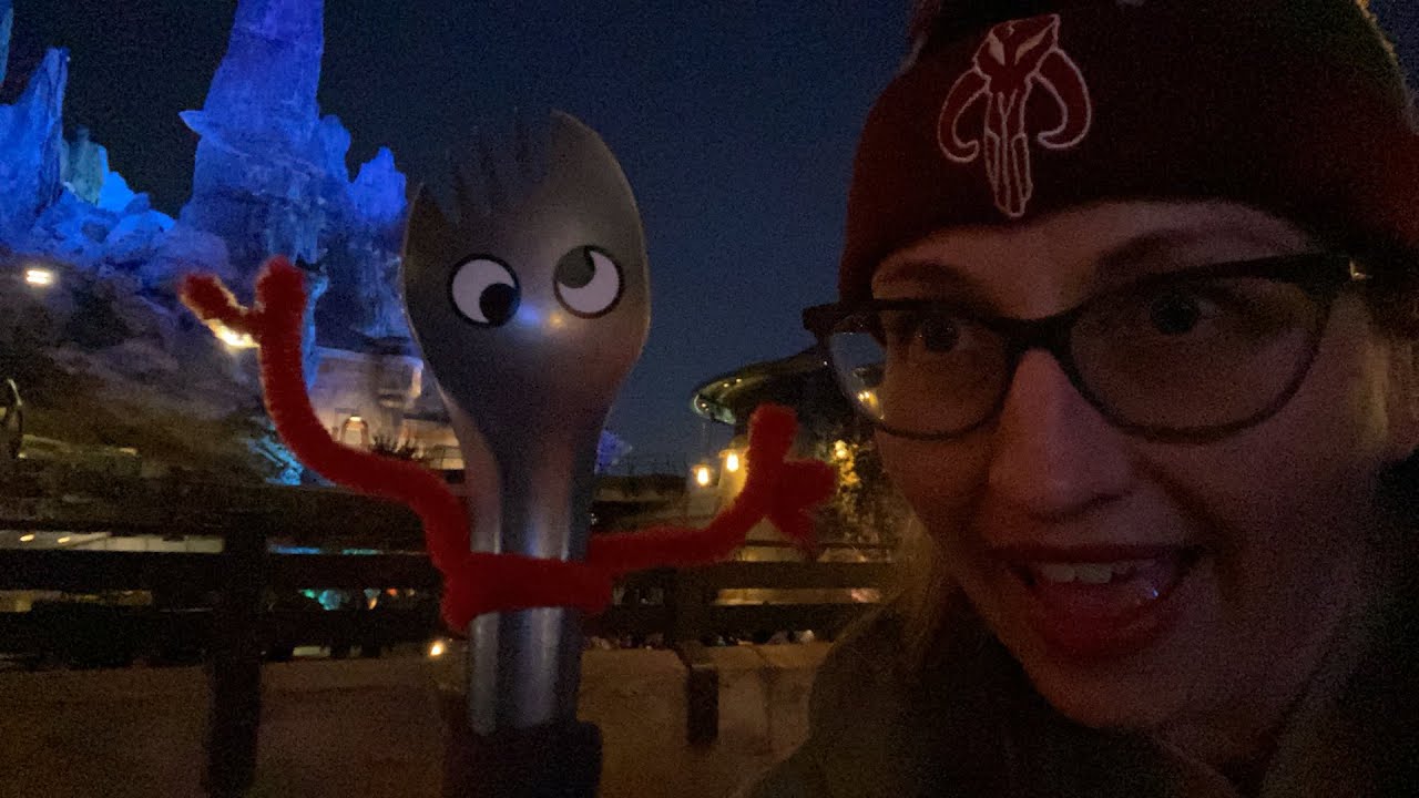 Live from Galaxy’s Edge: Sporky Answers A Question - YouTube