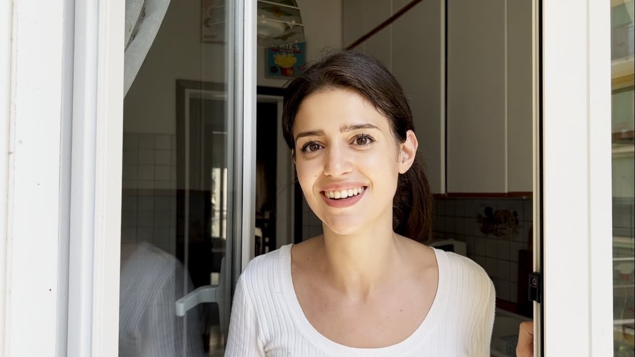 Roberta Di Somma - Scena commedia da “Metti La Nonna in Freezer” - YouTube