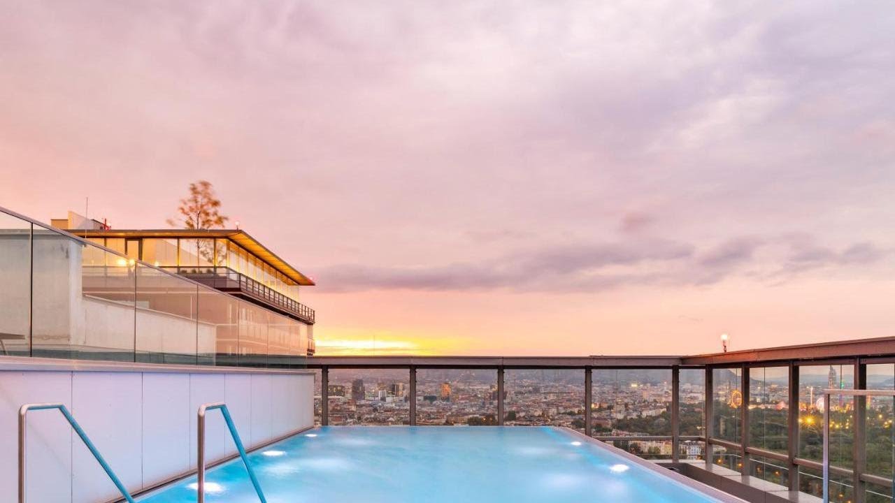 Triiiple Tower Dream Apartments with Rooftop-Summer-Pool by ichbucheAT ...