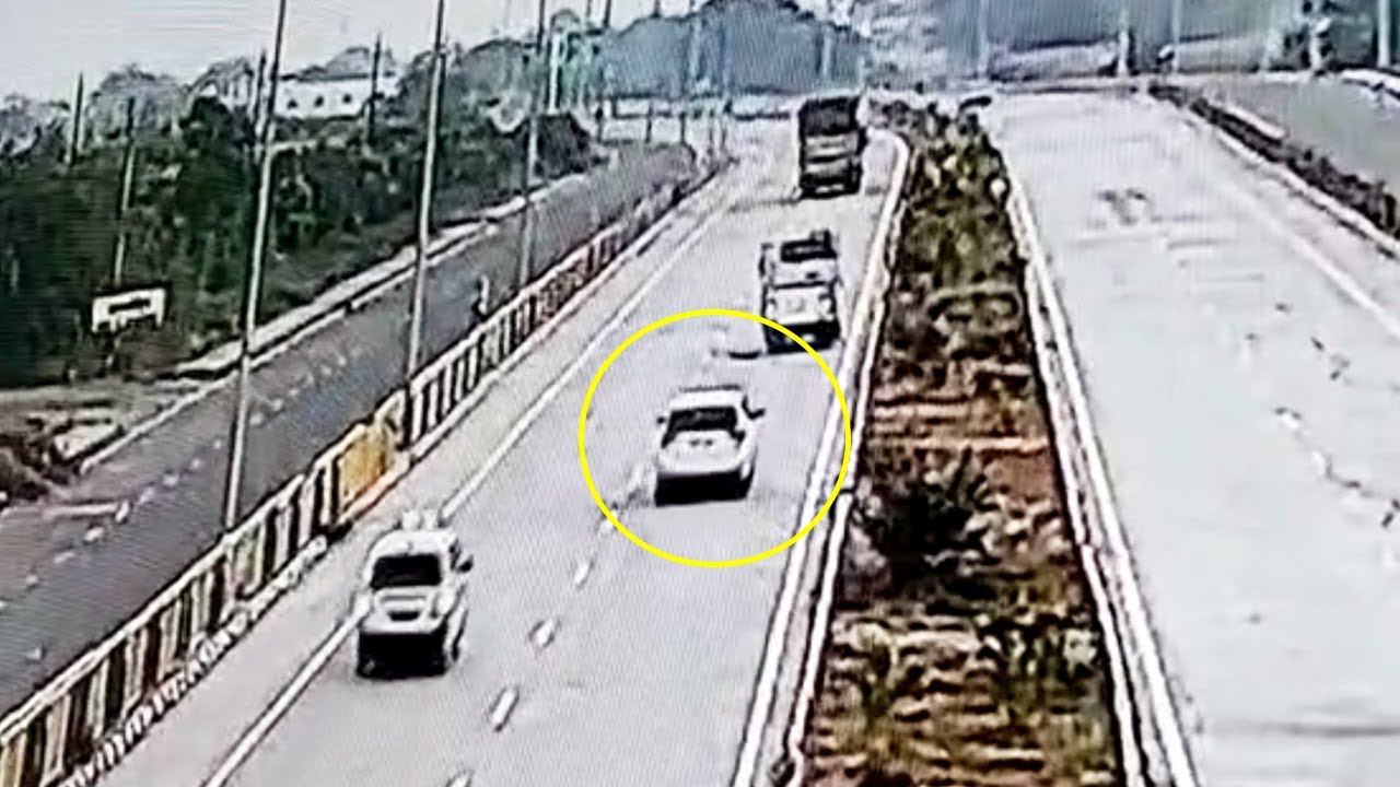 LIVE 30 लाख वाले CAR को कागज़ के तरह फाड़ दिया 😱 WHO IS AT FAULT HERE ...