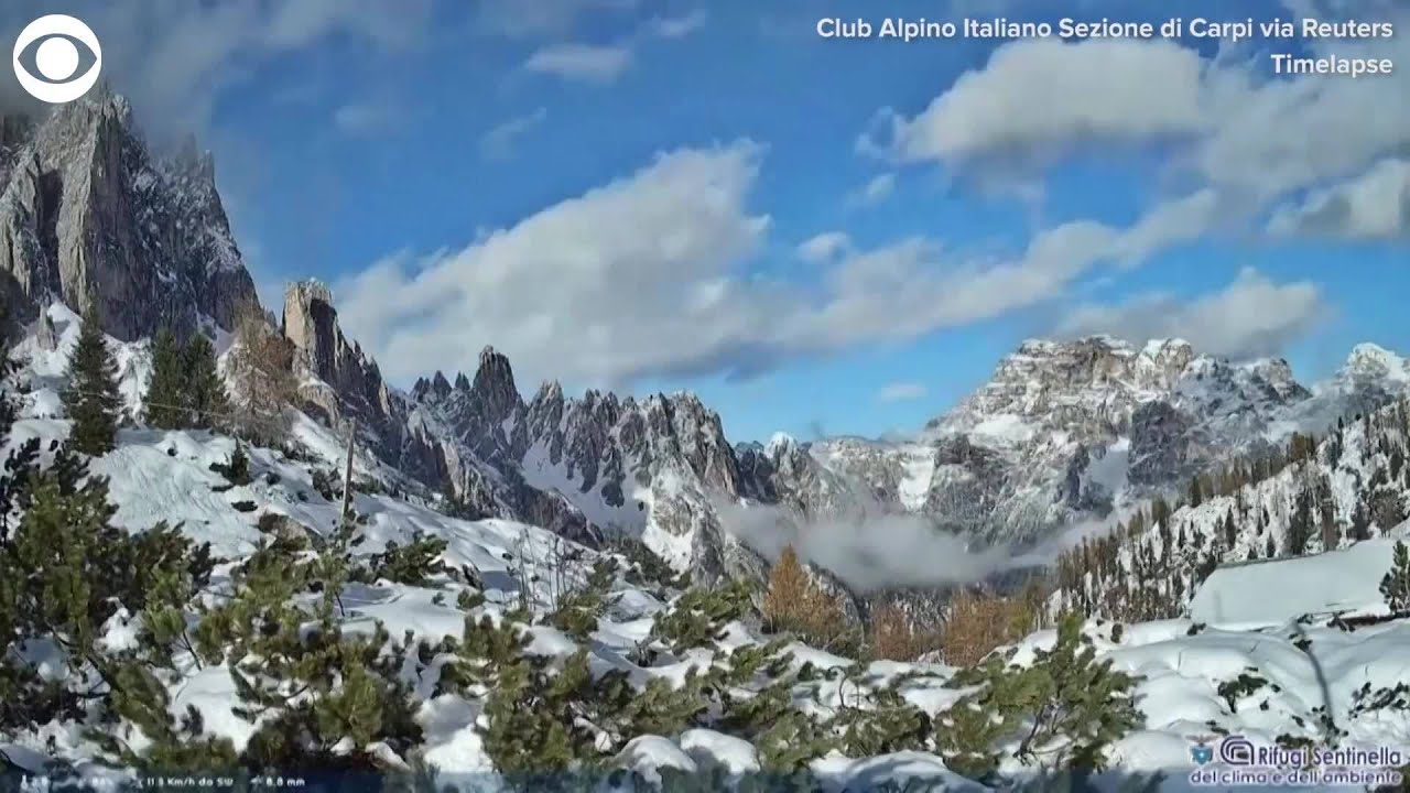 Timelapse footage captures rare Aurora Borealis over Italy - YouTube