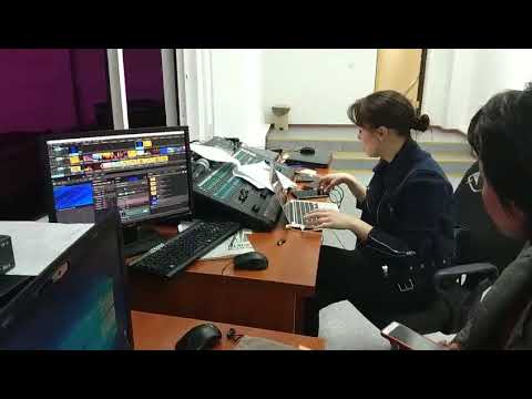 F3 full size lighting console - YouTube