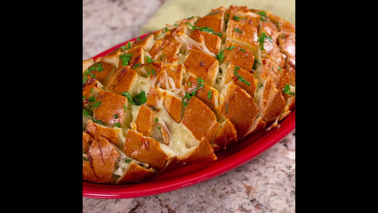 Garlic Butter Pull-Apart Bread - YouTube