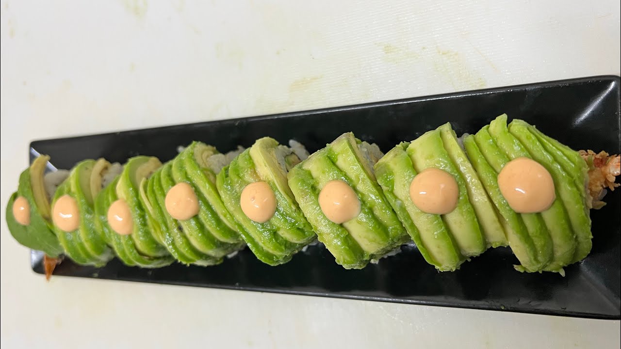Sushi uramaki avocado dragon roll - YouTube