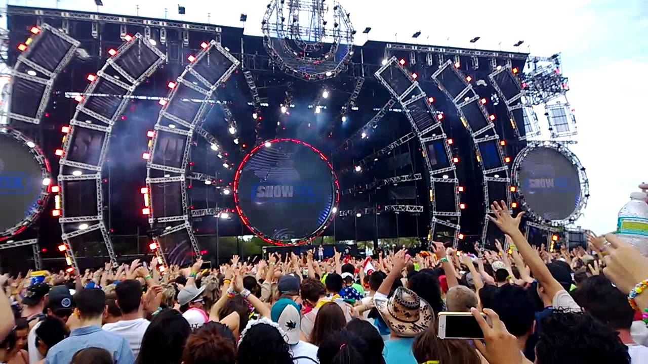 Showtek Booyah live Ultra Miami festival 2014 - YouTube