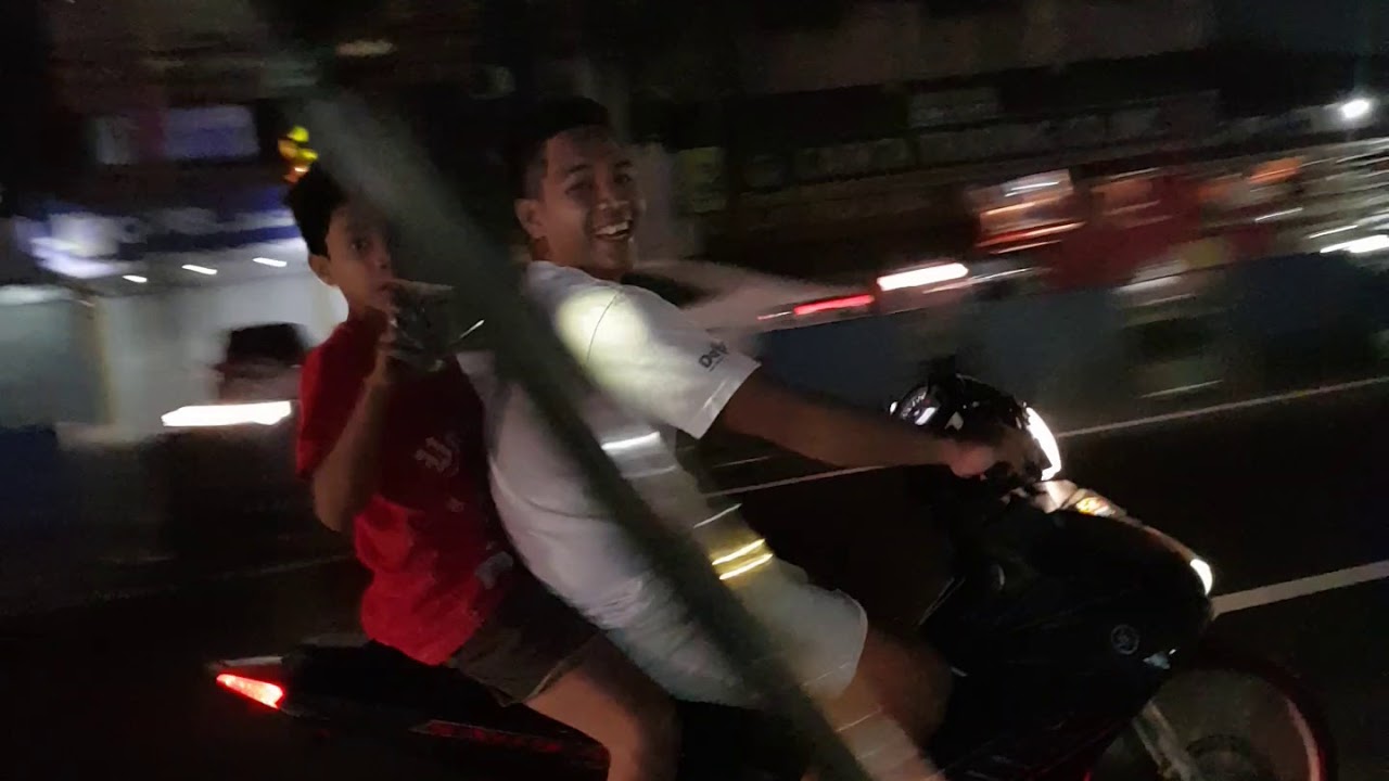 New year's bombahan strolling 2020 - YouTube