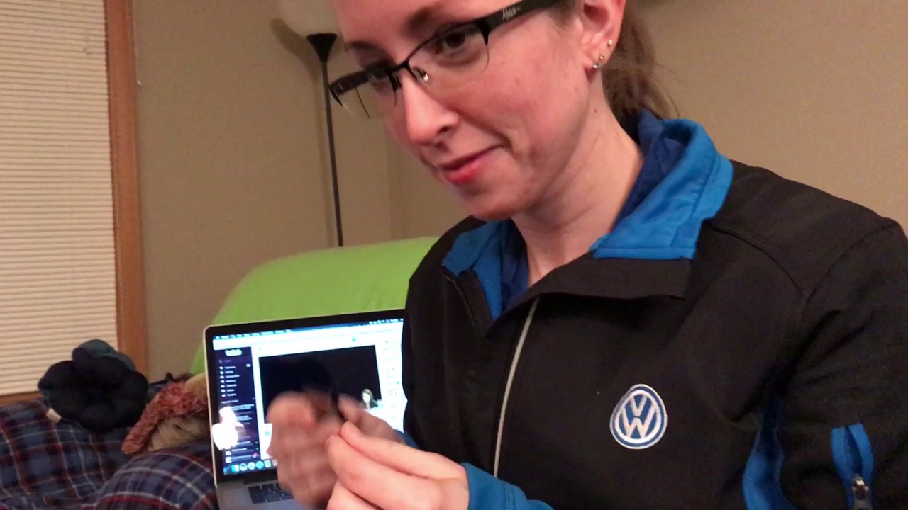 Space Kat tastes a Switch cartridge | Nintendo Switch - YouTube