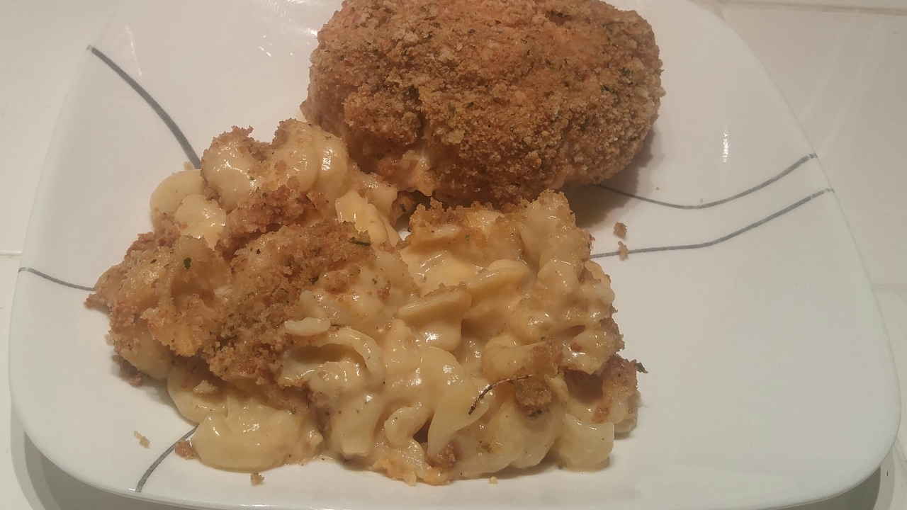 Macaroni & Cheese Stuffed Chicken Cordon Bleu Balls - YouTube
