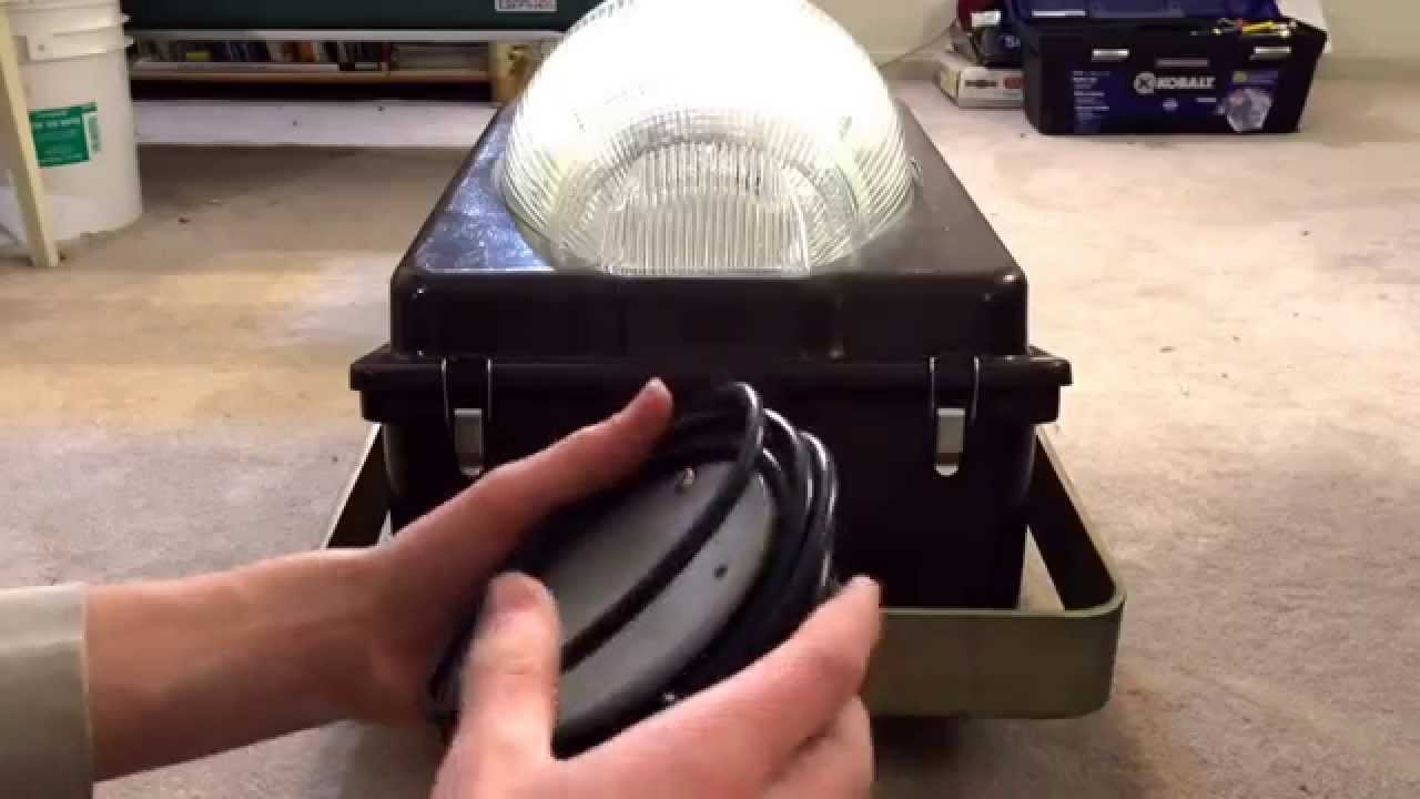 Holophane 400 watt High Pressure Sodium box light fixture - YouTube