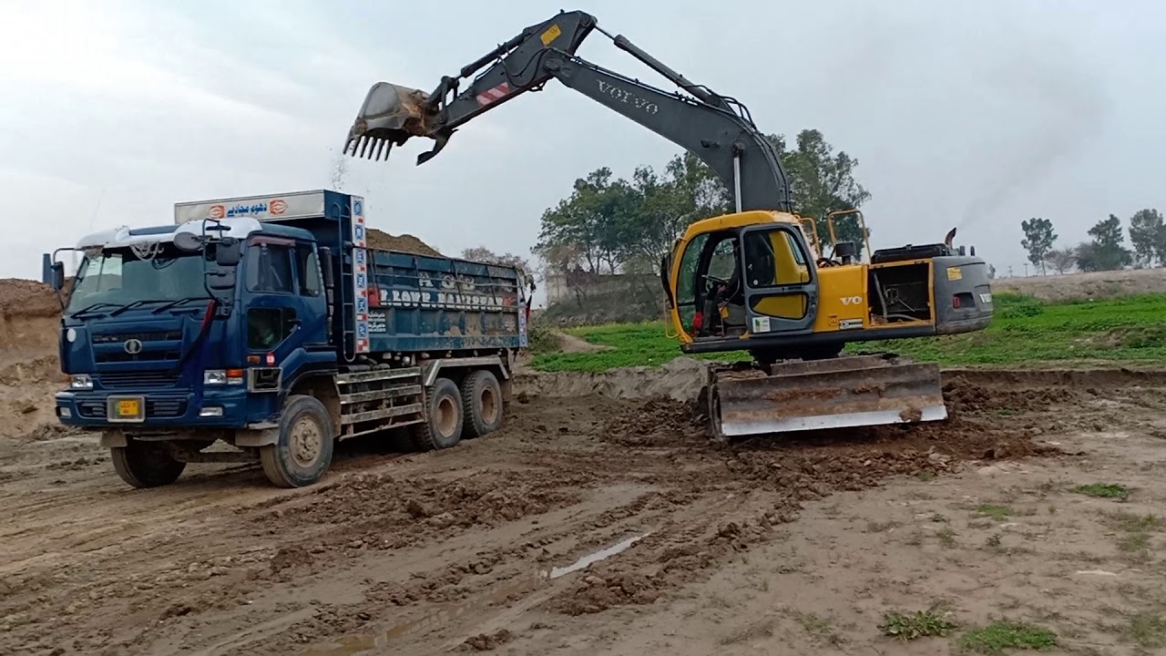 Volvo 170 excevator good dumper loading - YouTube