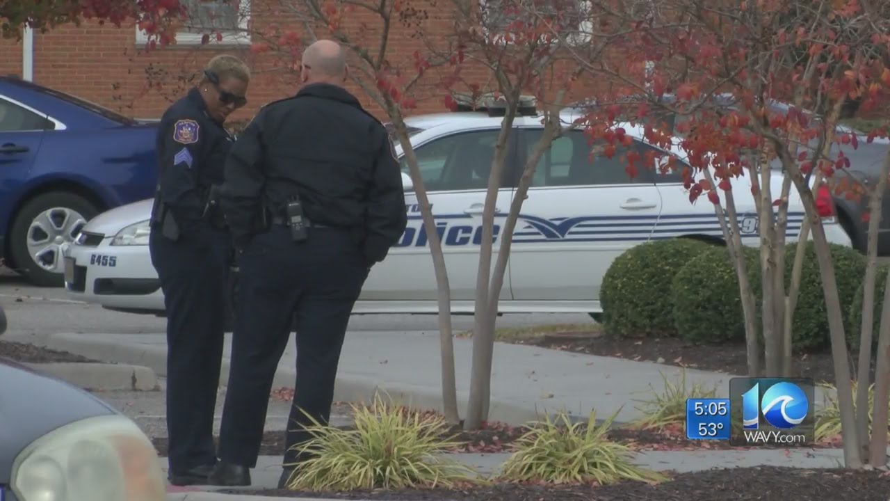 Armed robbery reported at Eastern Virginia Bank in Hampton - YouTube