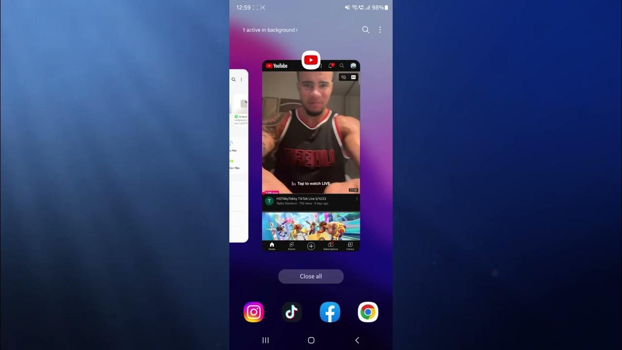How to Open Two Apps at Once on Android - YouTube