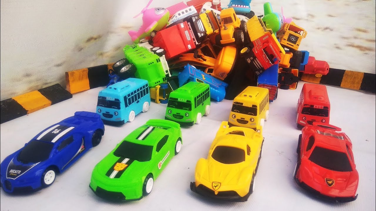 Mengumpulkan Mainan Mobil Balap Dan Mobil Tayo,Beko Besar, Truk ...