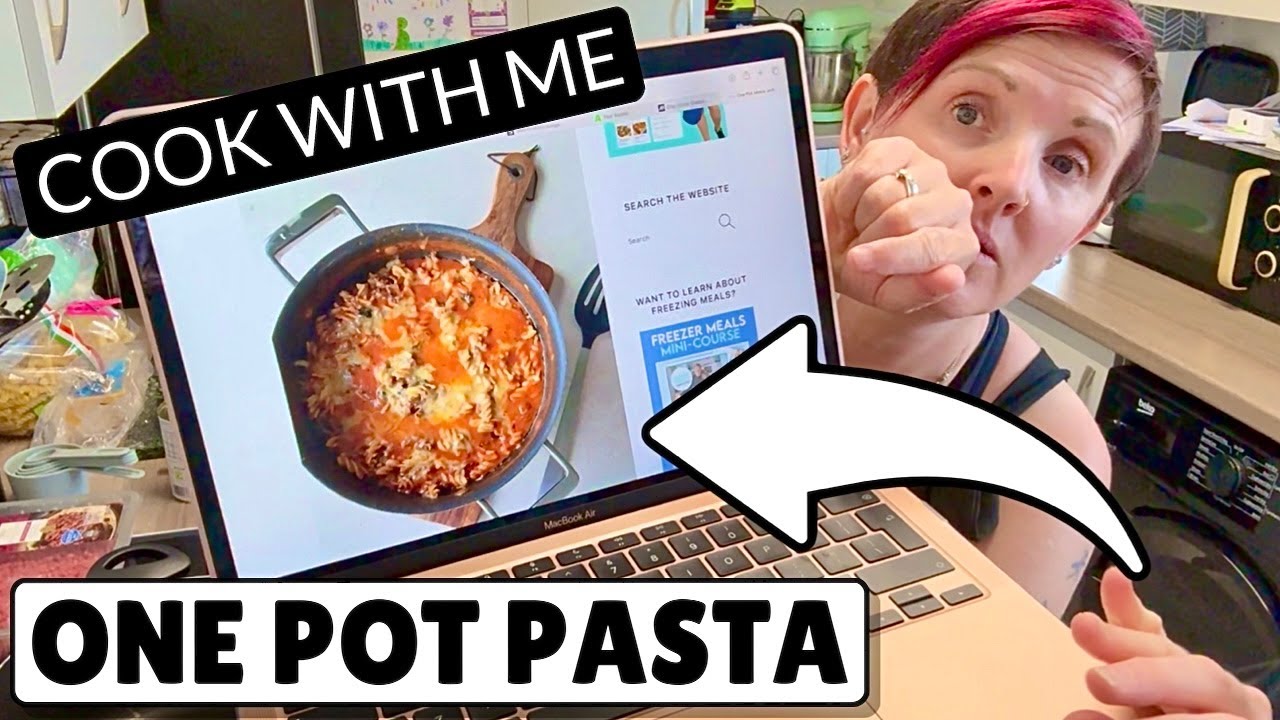 COOK WITH ME | EASY ONE POT FAMILY PASTA DISH | Delicious meal - YouTube