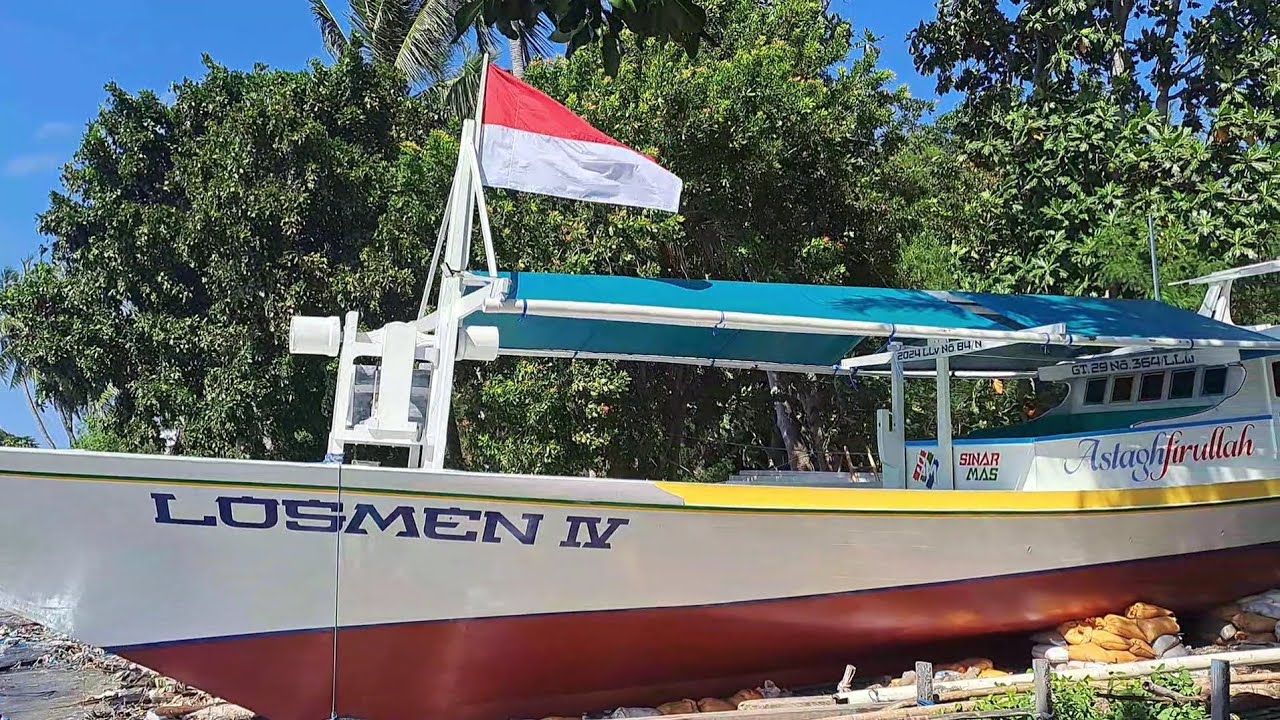 Melihat Lebih Dekat KM Losmen Sebelum Diturunkan ke laut | Pinrang ...