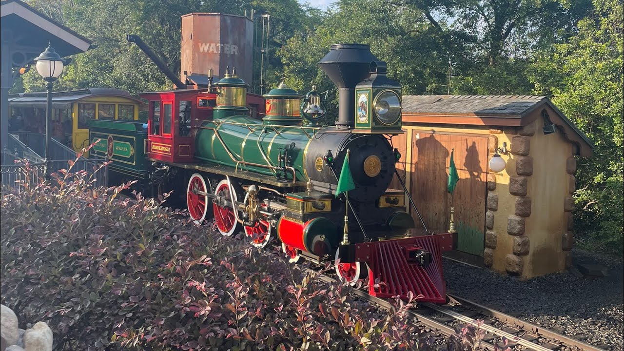 WDW RR #3 arriving and departing Fantasy land - YouTube