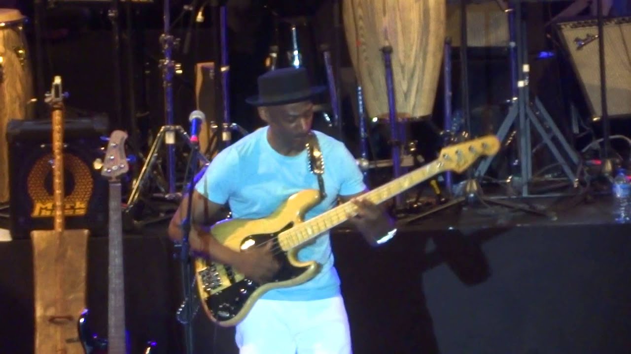 Jazz à Juan 2015 - Marcus Miller Live - Solo Basse Drum Percussions ...