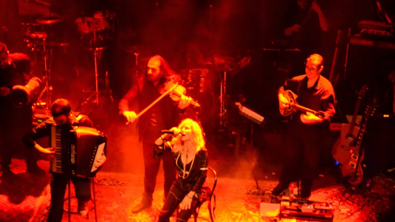 Αννα Βισση-μακρια μου να φυγεις-hotel ermou - YouTube