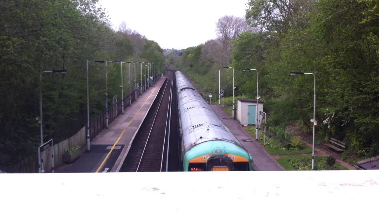 Southern Class 377 speeds through Balcombe Station 05 May - YouTube