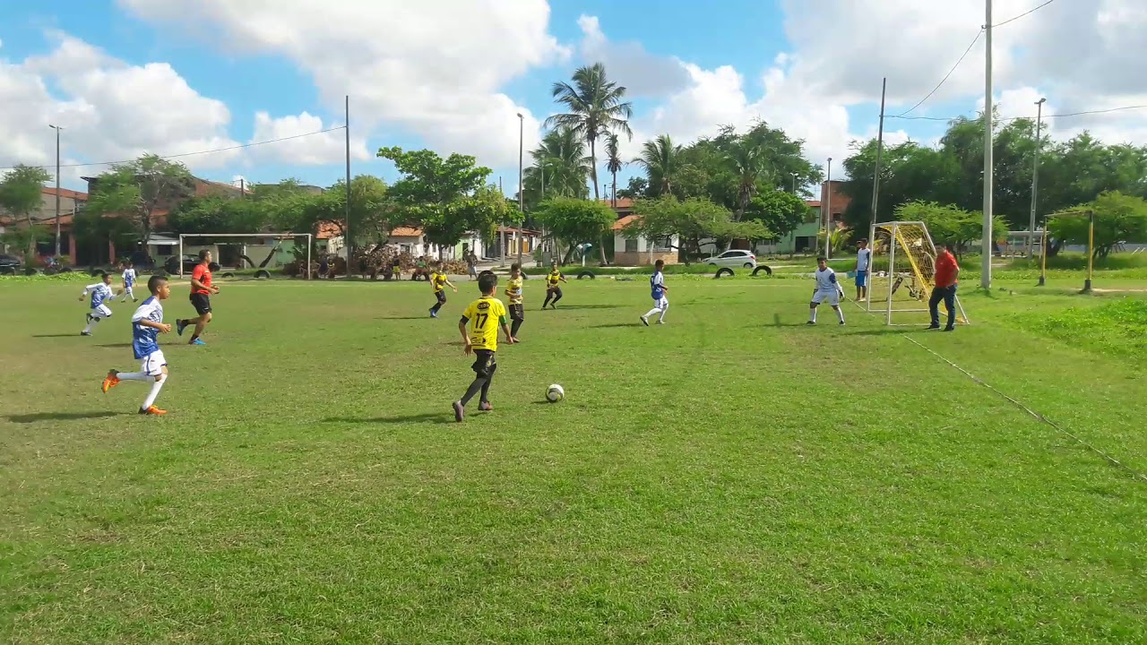 O que eu mais gosto de fazer jogar bola!!!! - YouTube