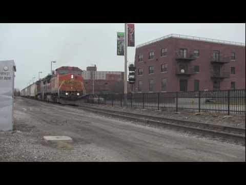 BNSF #537 and #555 - YouTube