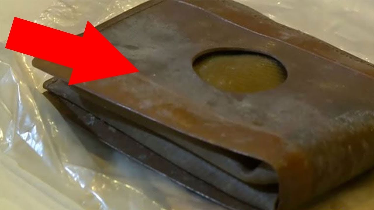 Workers Find A 71 Year Old Wallet And Get A Huge Surprise When They ...