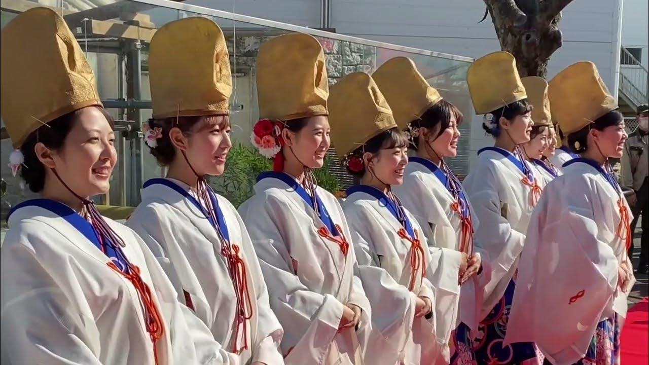Fuku musume (Fortune girls) at Tenoji zoo 7th Jan 2024 天王寺動物園に今宮戎神社「十日戎」の福娘 - YouTube