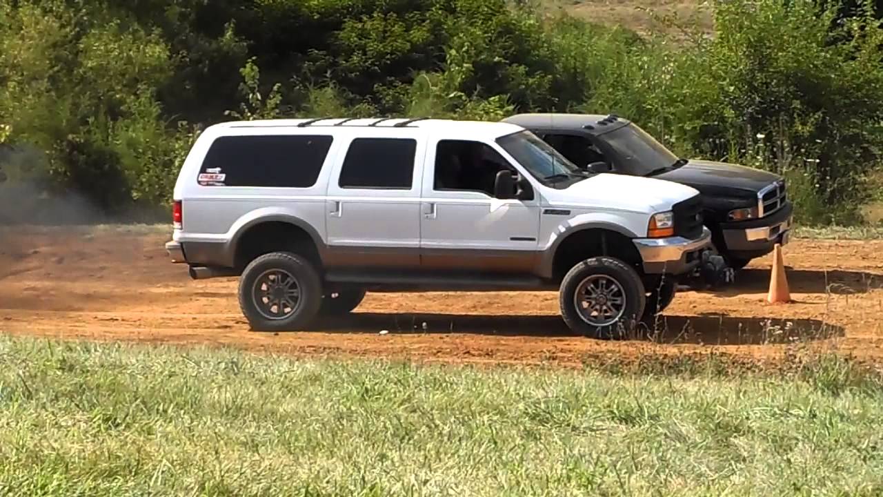 2000 Excursion vs. 5.9 Cummmins Dirt Drag Racing Ben Mohn UNOH - YouTube