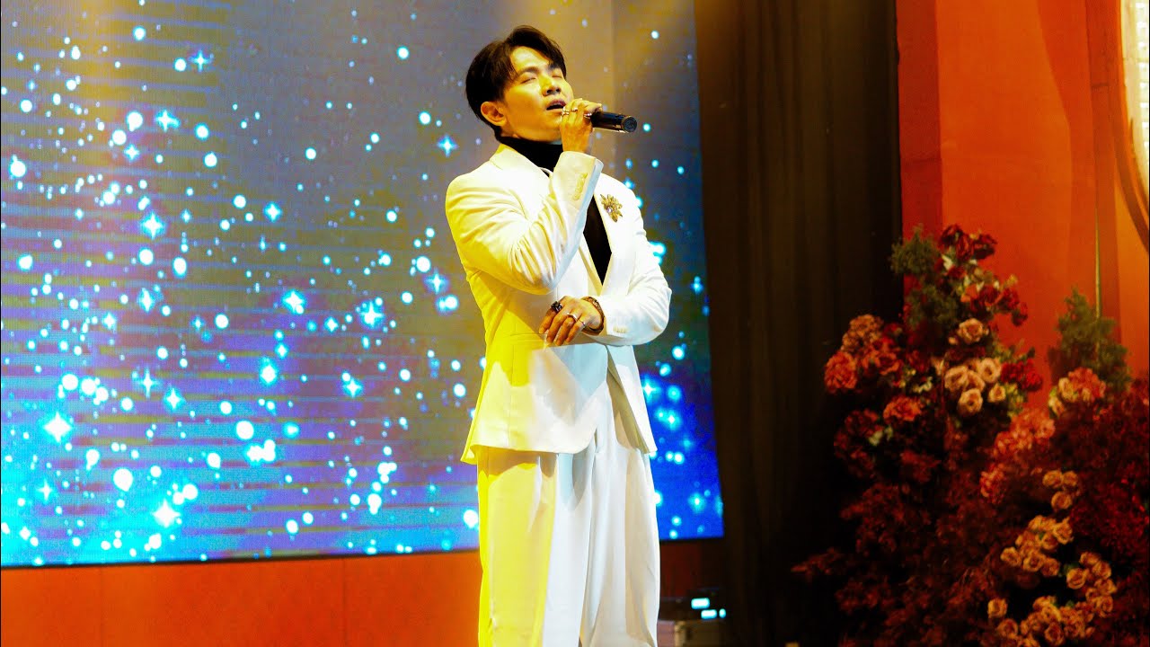 Deddy Chen sing Qing Fei De Yi & Die With A Smile - YouTube