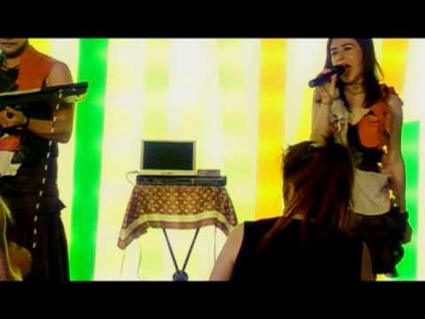 Chico y Chica: Bomba Latina