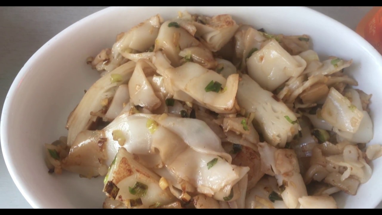 Simple Stir-Fry Ho Fun (Chinese Ribbon Rice Noodle) - YouTube